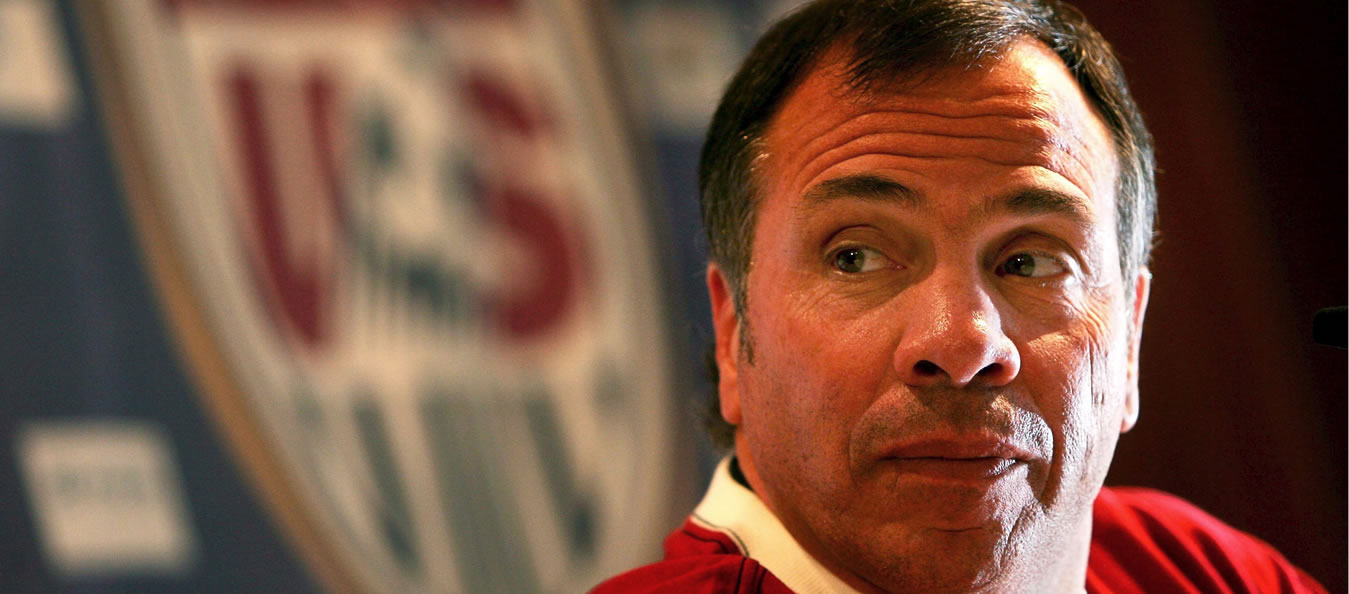 Bruce Arena regresó al banquillo de Estados Unidos con la meta de ir al ...