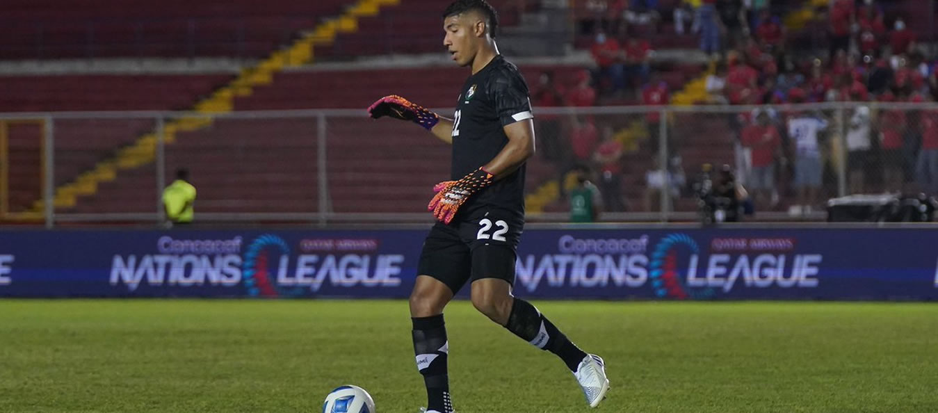 Orlando Mosquera fue titular en la victoria de Panamá ante Martinica - lavinotinto.com