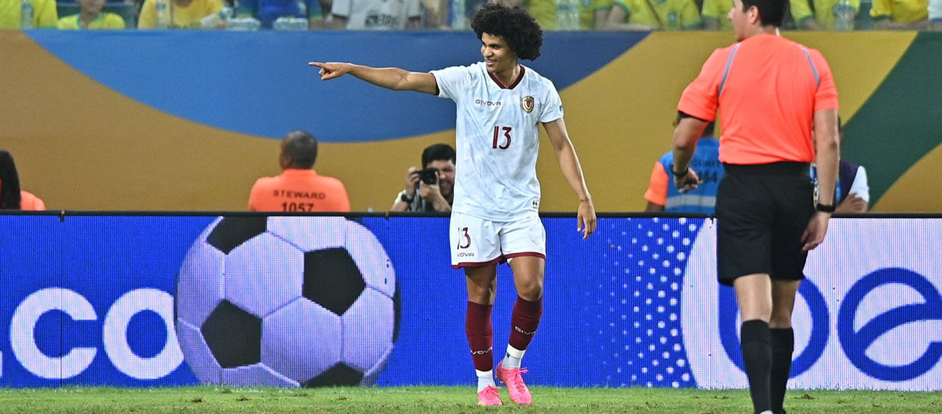 Golazo de Eduard Bello le dio un valioso punto a la Vinotinto en Brasil ...